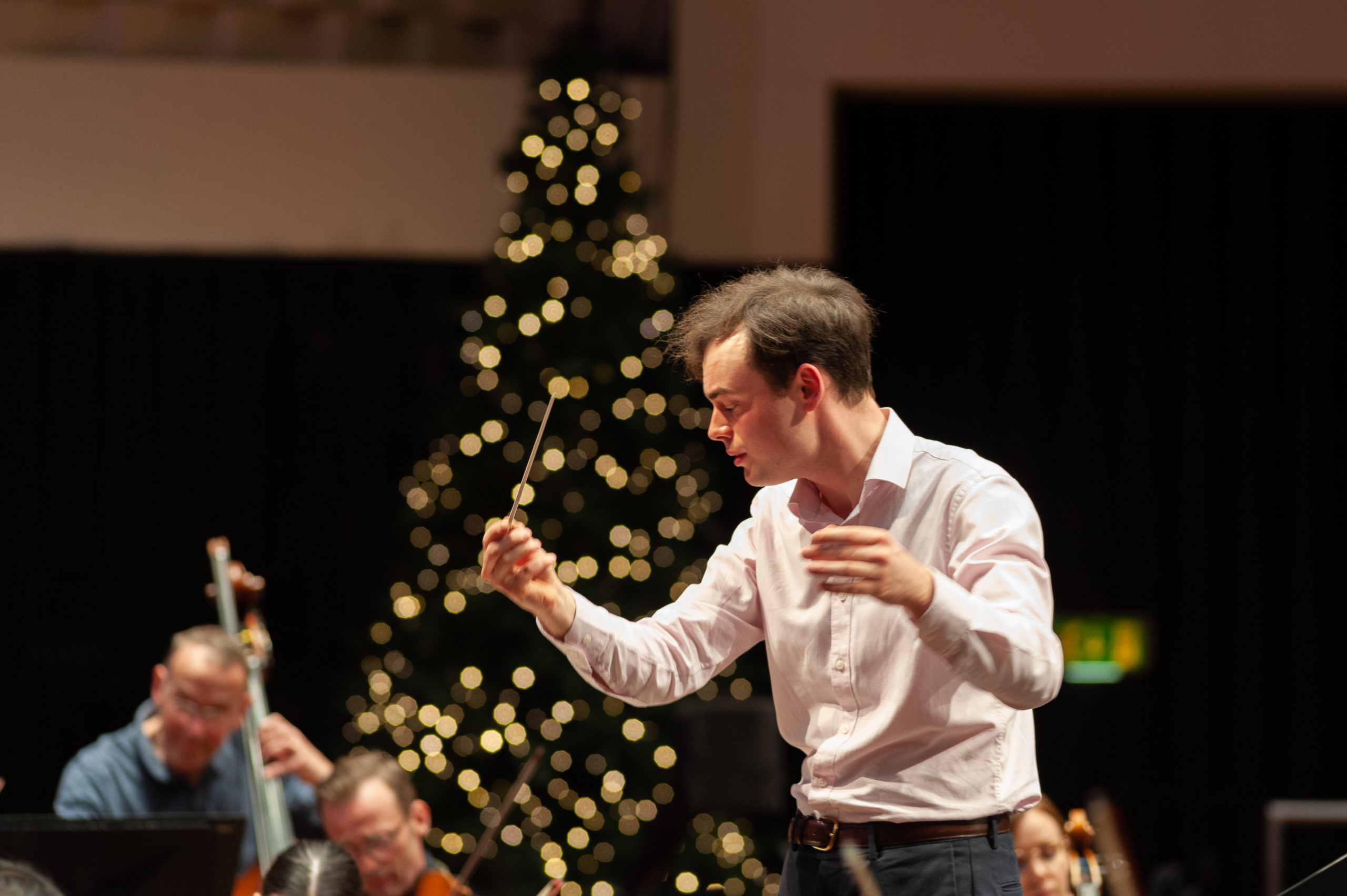 Review: "A twinkling Christmas hamper of delights"
